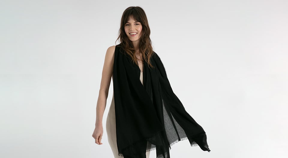 Black Wraps & Shawls Made From 100% Scottish Cashmere | The Travelwrap ...