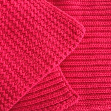 Pinky Red Extra Chunky Knit Cashmere Scarf | The Travelwrap Company